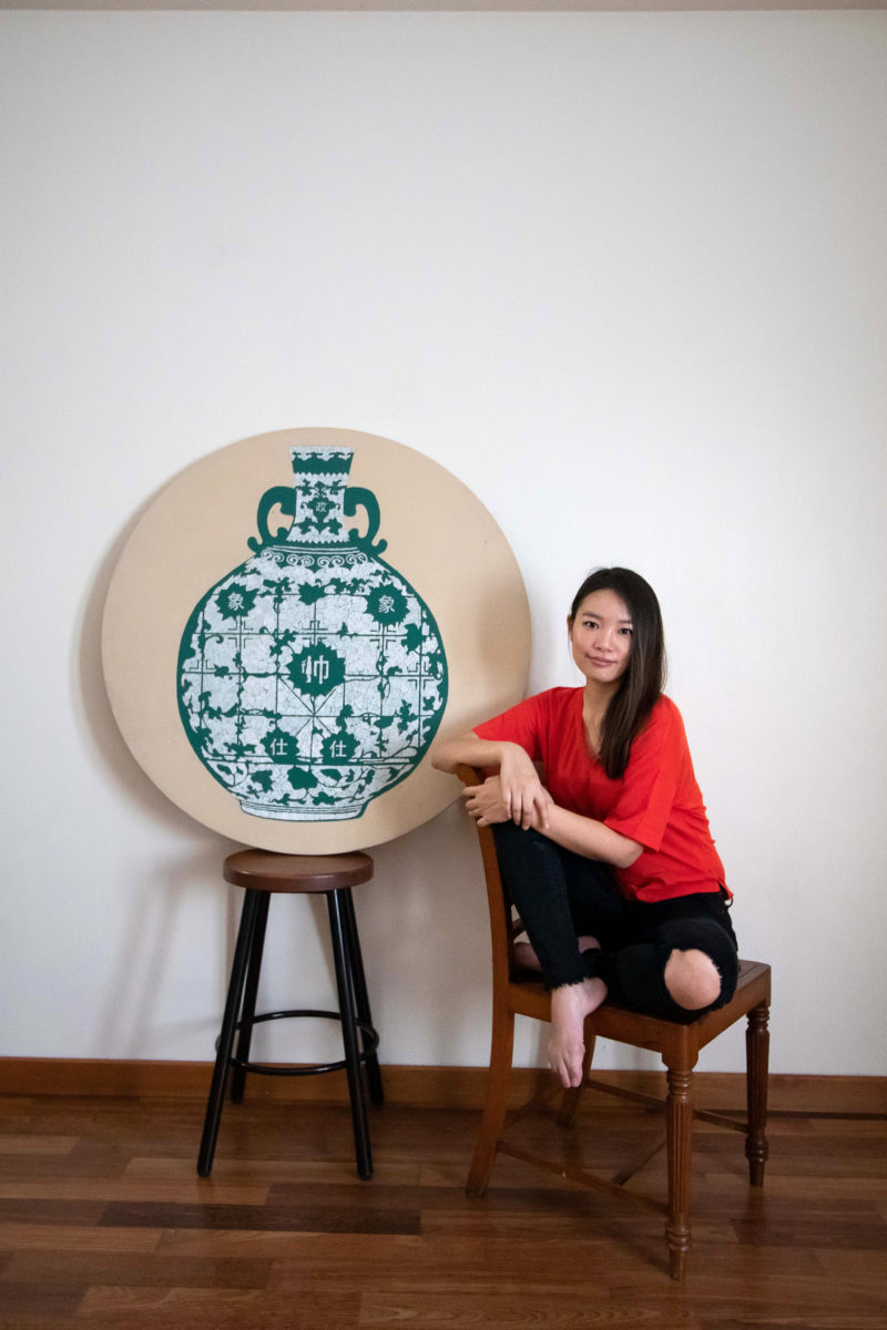 Ep 2: Red Hong Yi – An Artist Who Paints Without a Paintbrush - So This ...